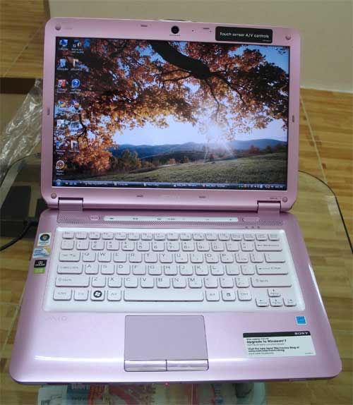 'Đập hộp' Sony Vaio CS da cá sấu