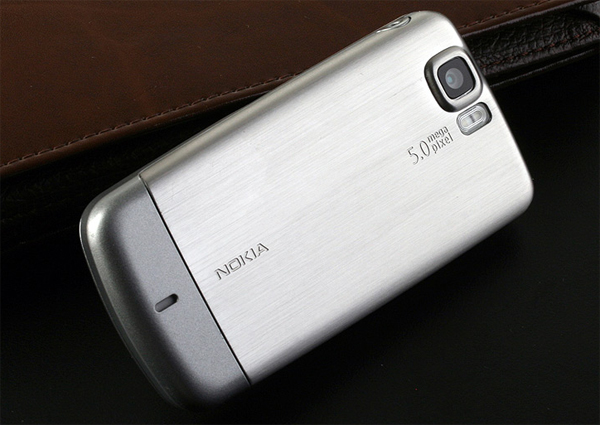 Dế "5 chấm" nhỏ nhất của Nokia