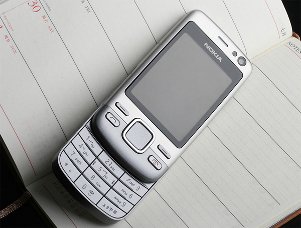 Dế "5 chấm" nhỏ nhất của Nokia