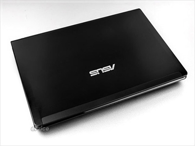 Notebook Asustek hạng sang tiết kiệm năng lượng